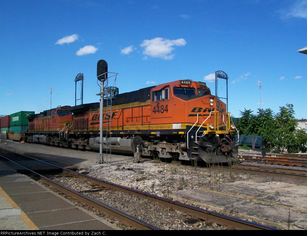 BNSF 4484